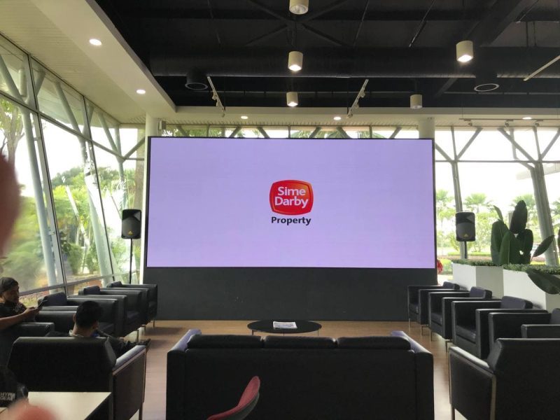 Indoor VS Outdoor Digital Signage Installation